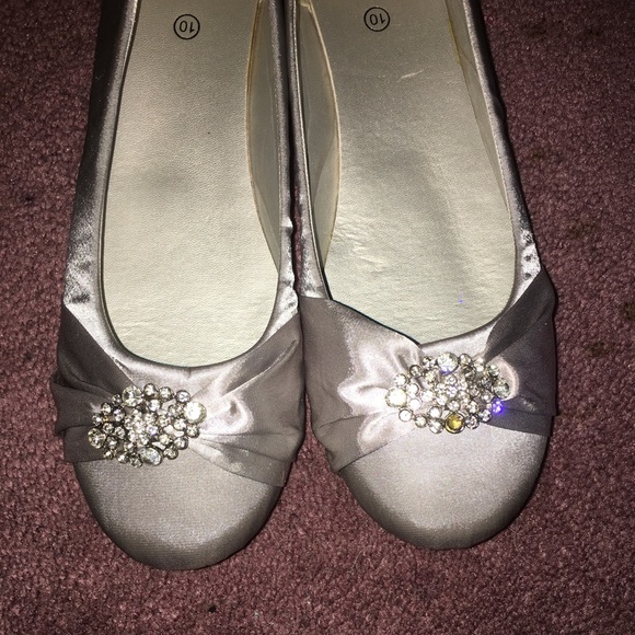 Deb | Shoes | Silver Flats | Poshmark